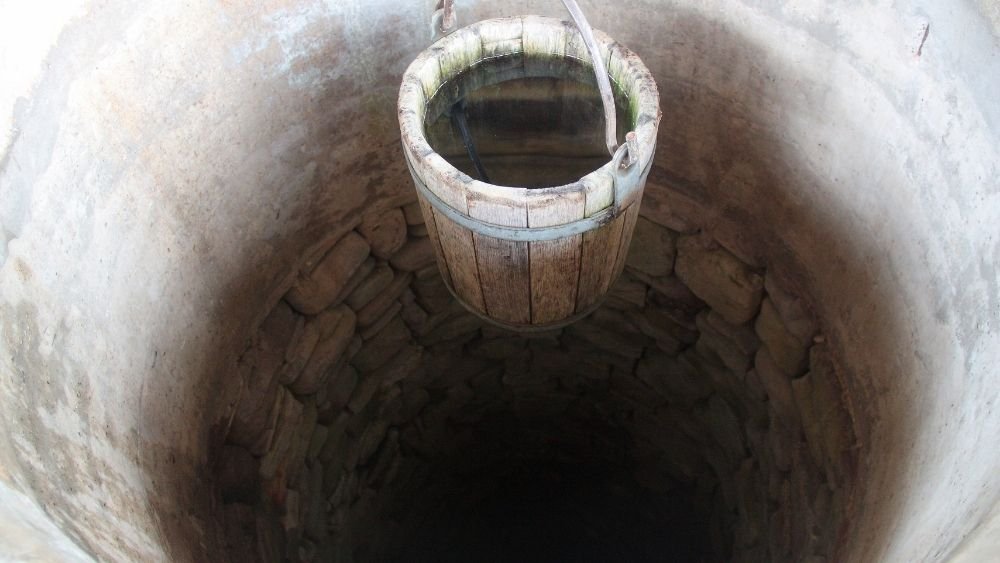 The Weary Christ, A Well and a Woman - Becky Lee Pearson